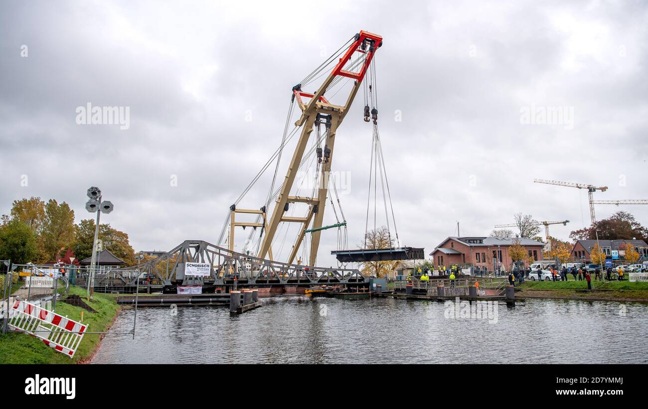 Wilhelmshaven, Germany. 26th Oct, 2020. A floating crane lifts parts of ...