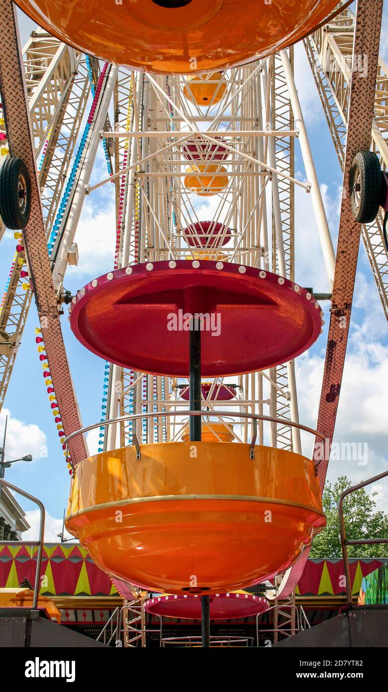 Ferris wheel carts hi-res stock photography and images - Alamy