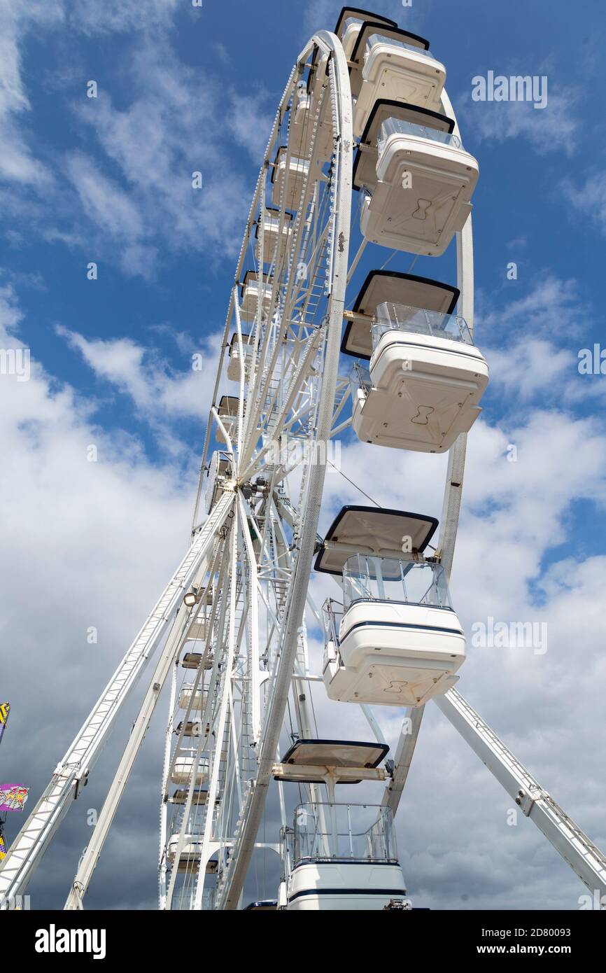 Amusement park ferris wheel hi-res stock photography and images - Alamy