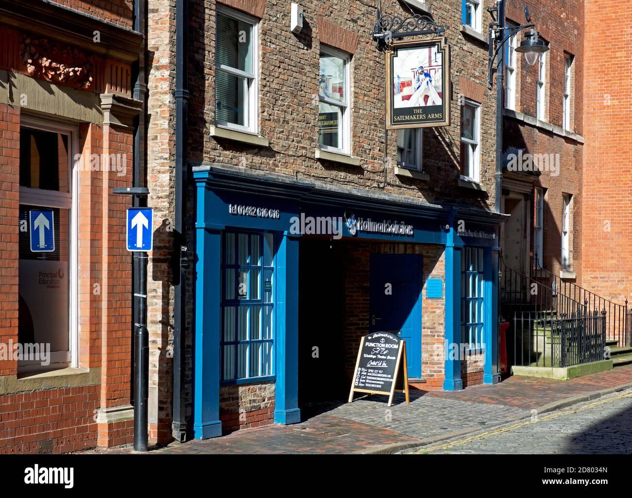 High street hull hi-res stock photography and images - Alamy