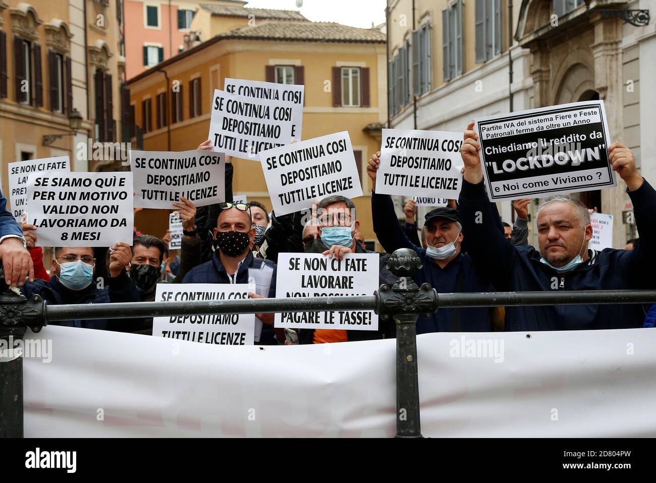 Rome, Italy. 26th Oct, 2020. Demonstration of the workers and holders ...