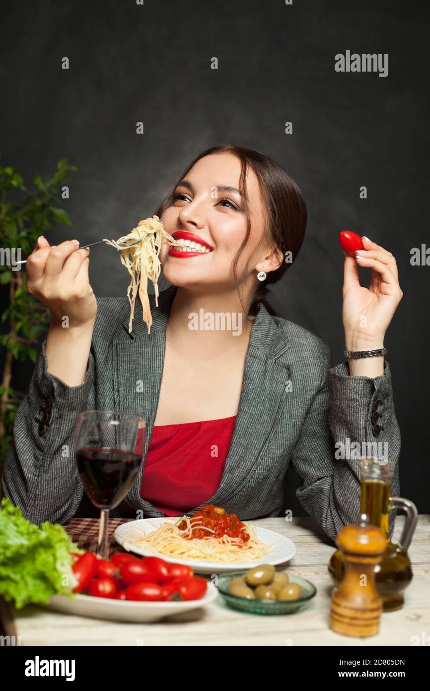 Spaghetti model hi-res stock photography and images - Alamy