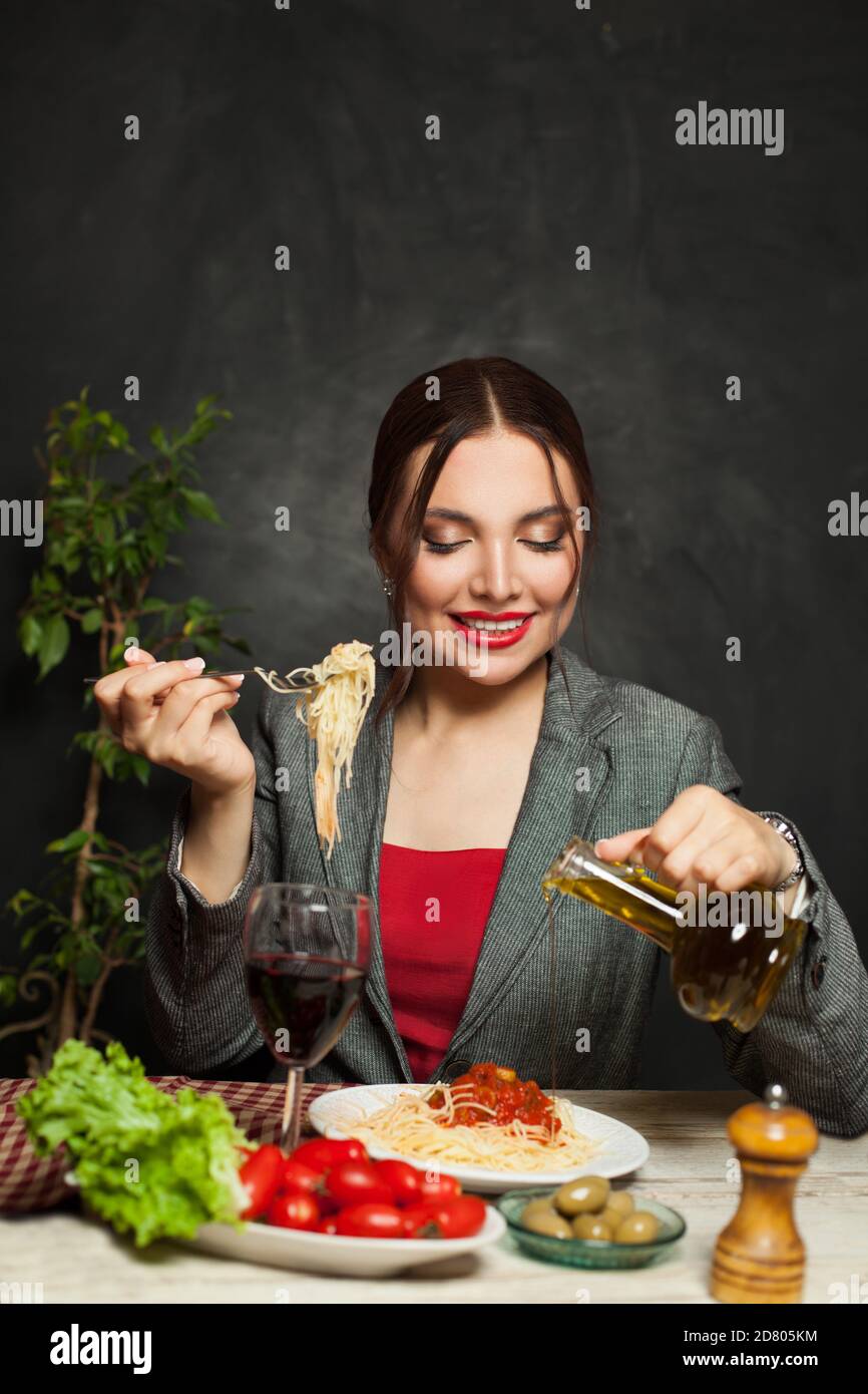 Brunette woman eating italian pasta in restaurant Stock Photo - Alamy