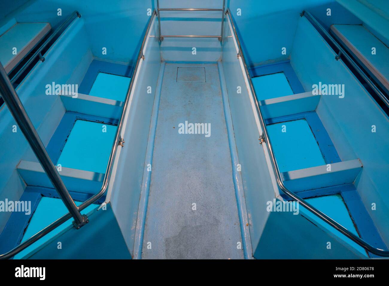Glass bottom tourist submarine hi-res stock photography and images - Alamy