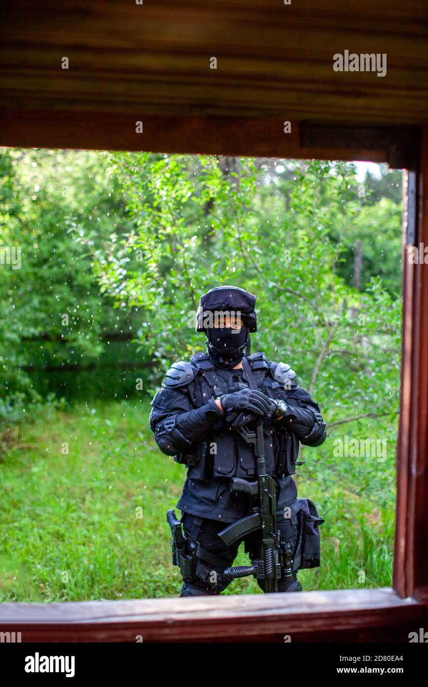 Swat action hi-res stock photography and images - Alamy