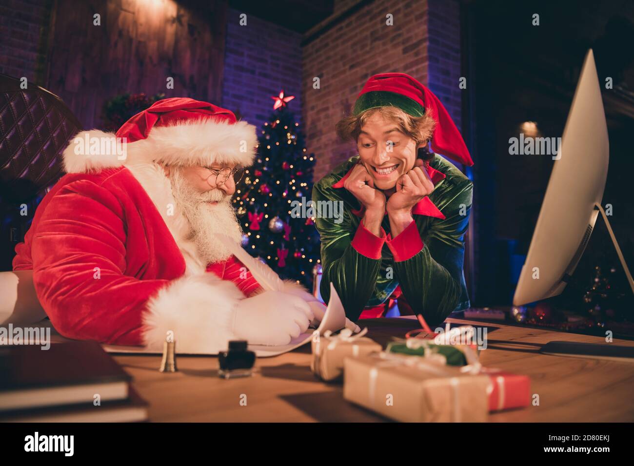 Photo portrait of santa claus writing with ink and quill in scroll and ...