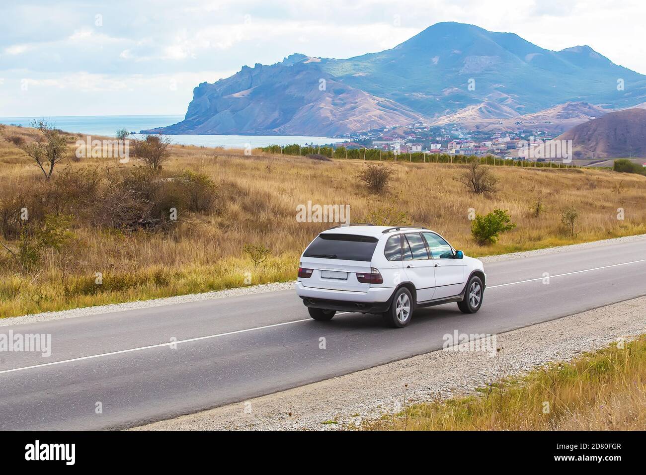 Crossover blue car highway road hi-res stock photography and images - Alamy