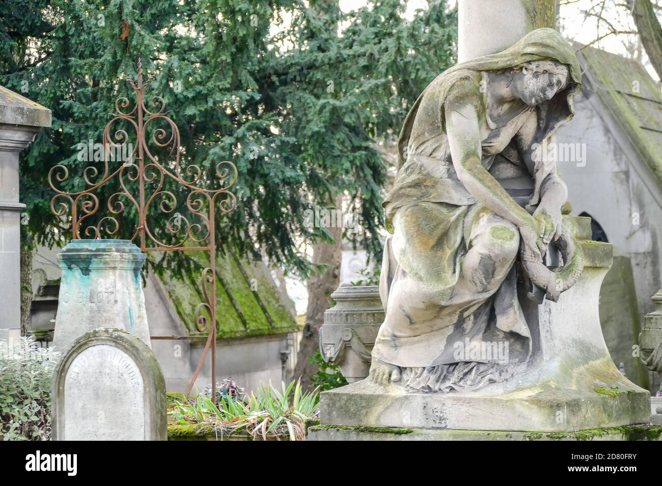 Cimetiere du Pere Lachaise typical french cemetery, Photo image a ...