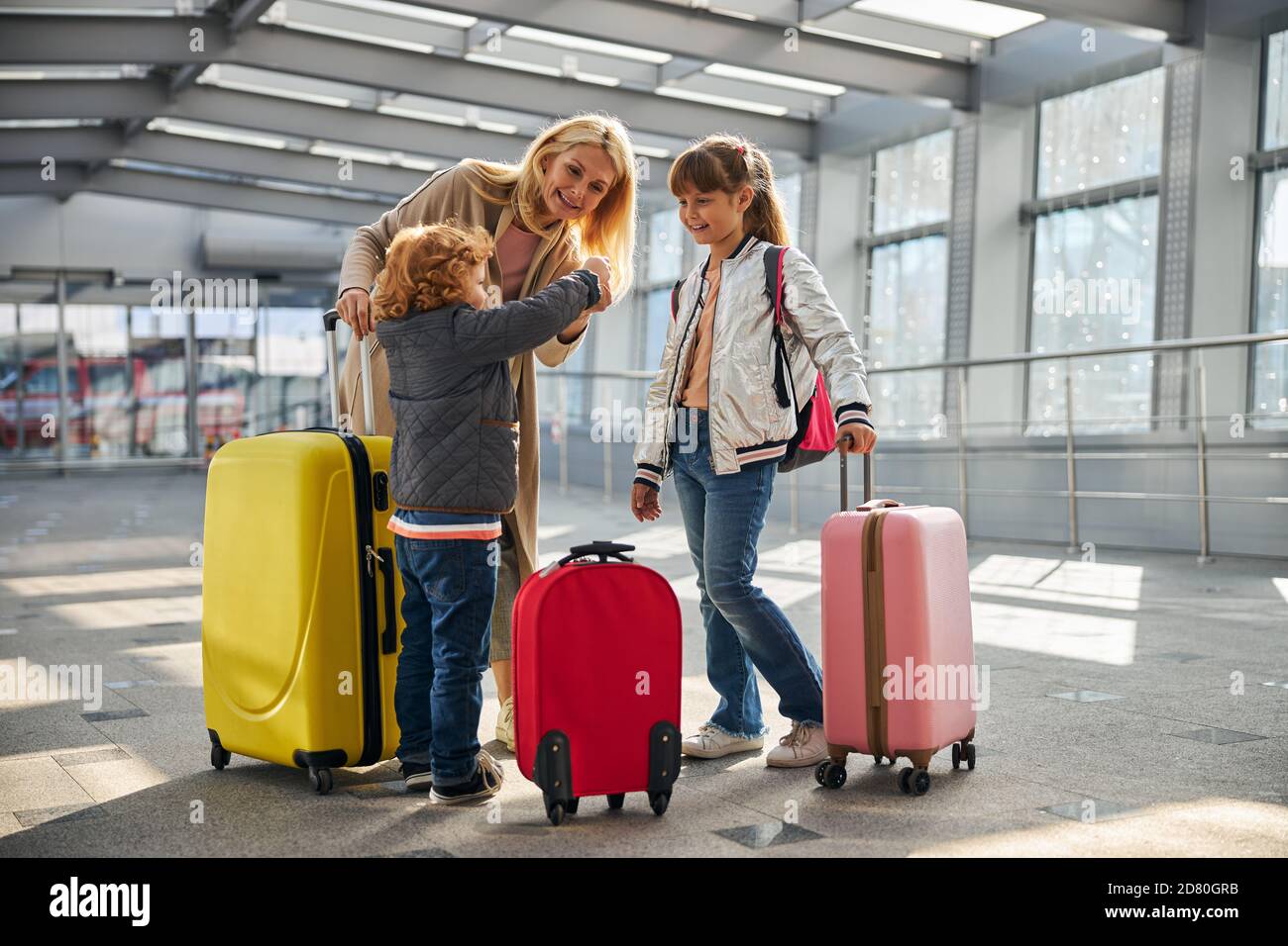 Small child giving something to his kind mother Stock Photo - Alamy