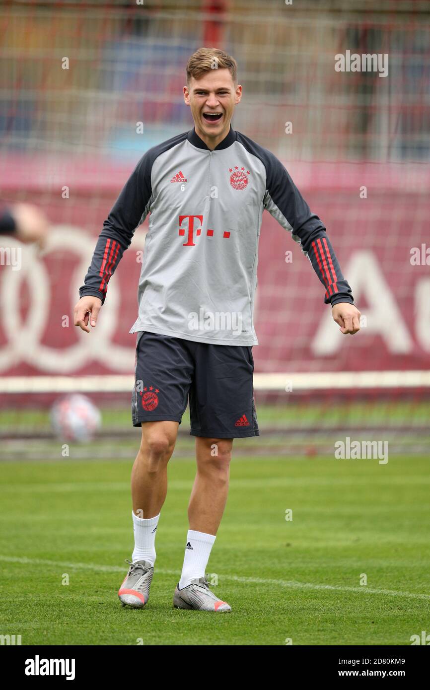 MUNICH, GERMANY - OCTOBER 26: Joshua Kimmich of FC Bayern Muenchen ...