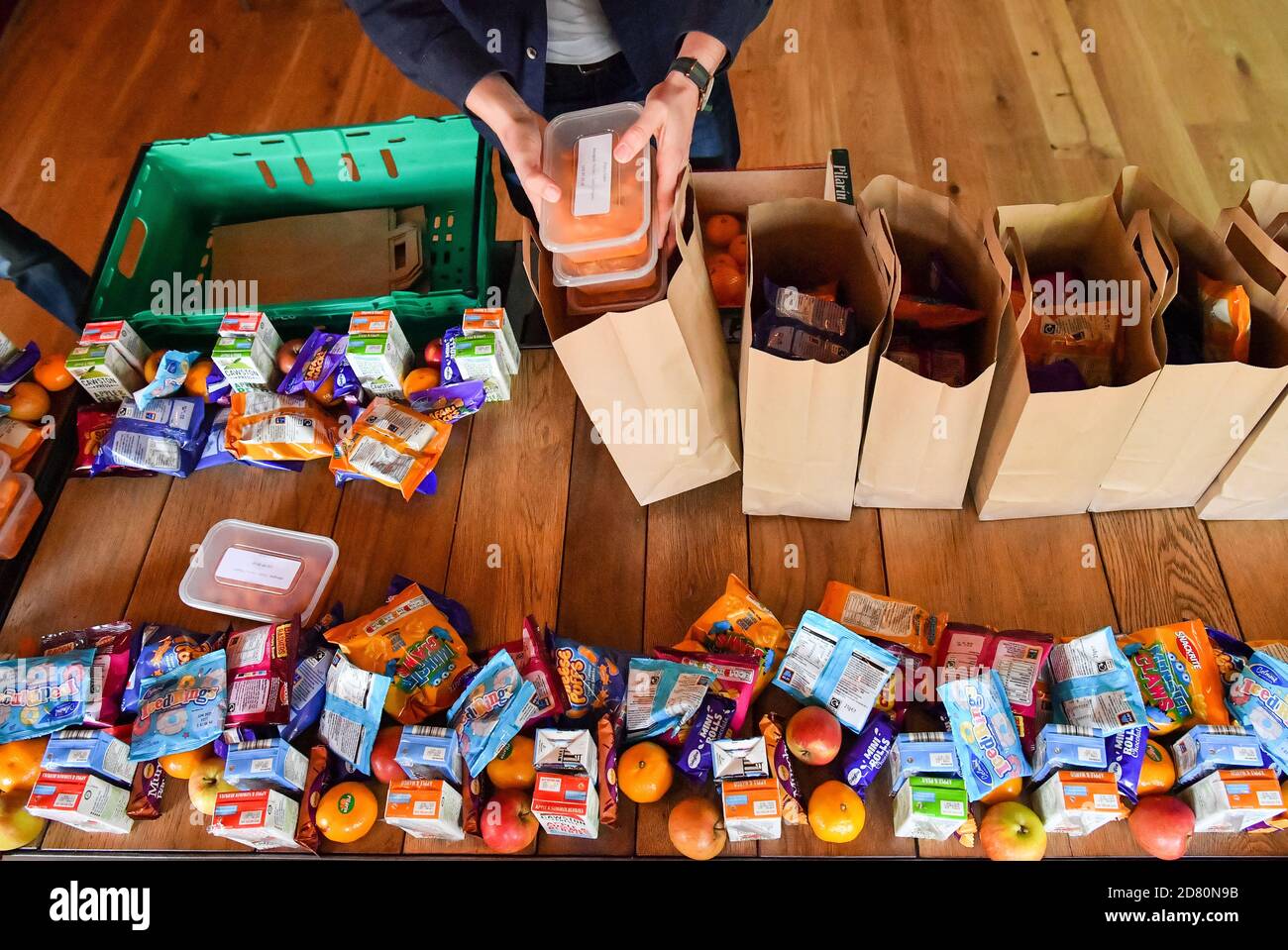 Packed pub hi-res stock photography and images - Alamy