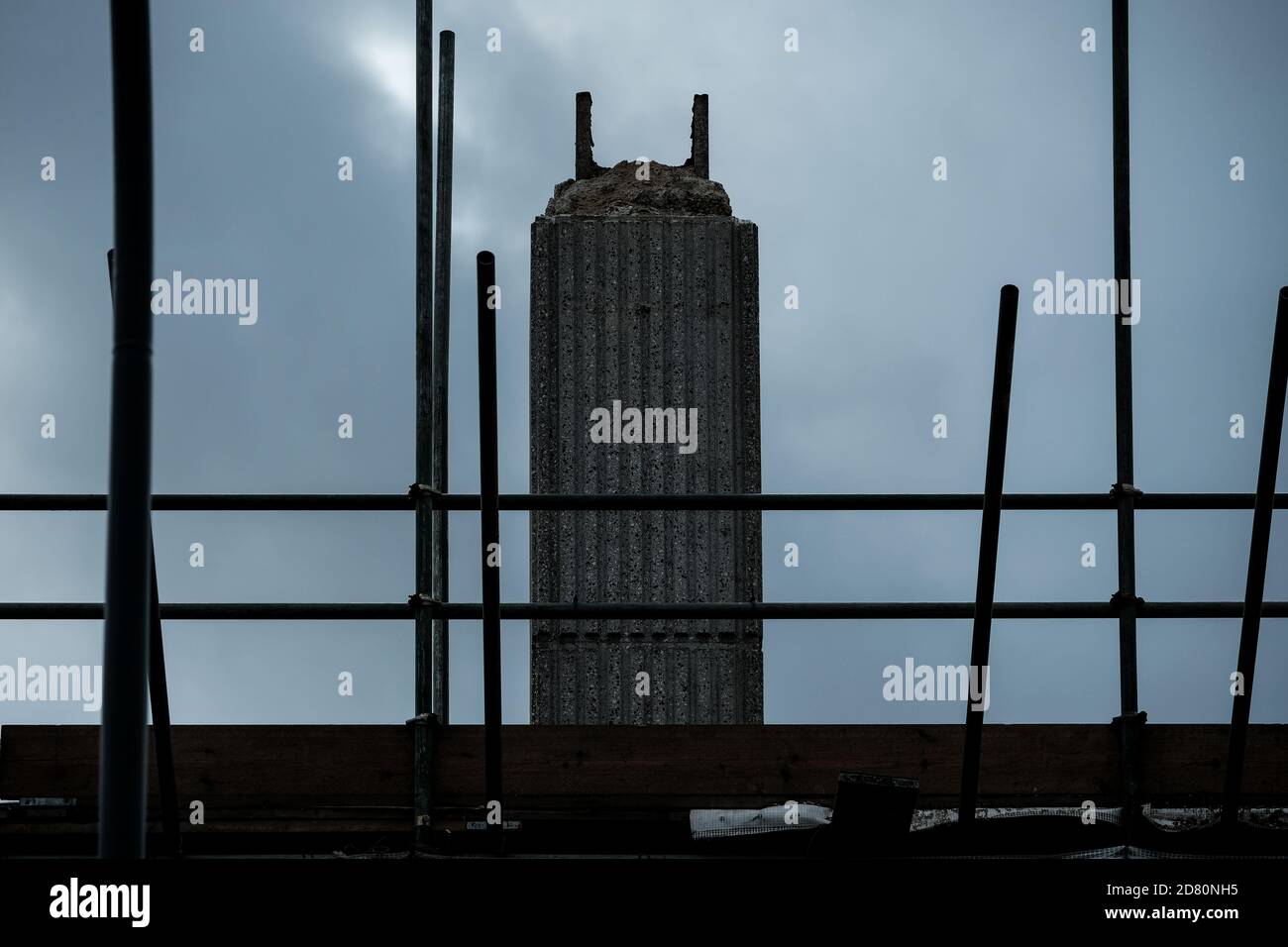 Demolition of Hammersmith Town hall Extension Stock Photo - Alamy