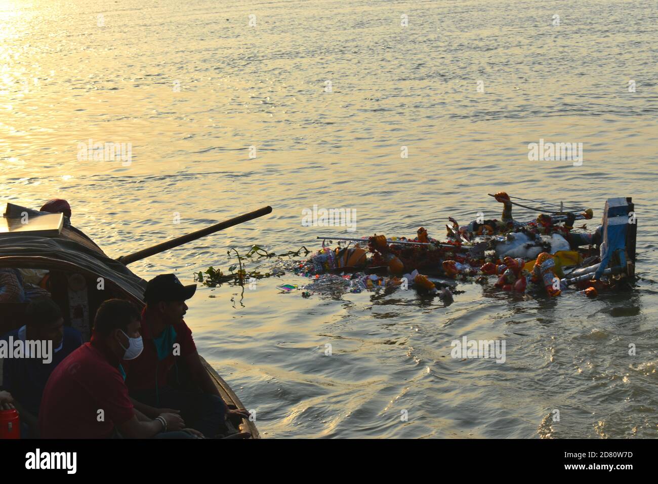 Kolkata, India. 26th Oct, 2020. Hindu devotees immerse Durga Idol in ...