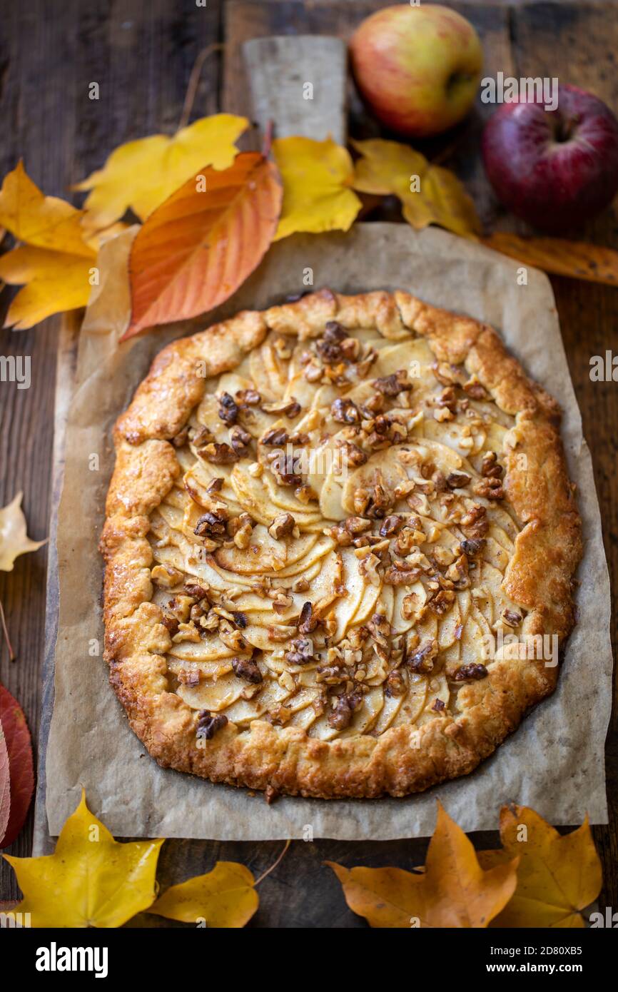 Apple and walnut shortcrust pastry pie Stock Photo - Alamy