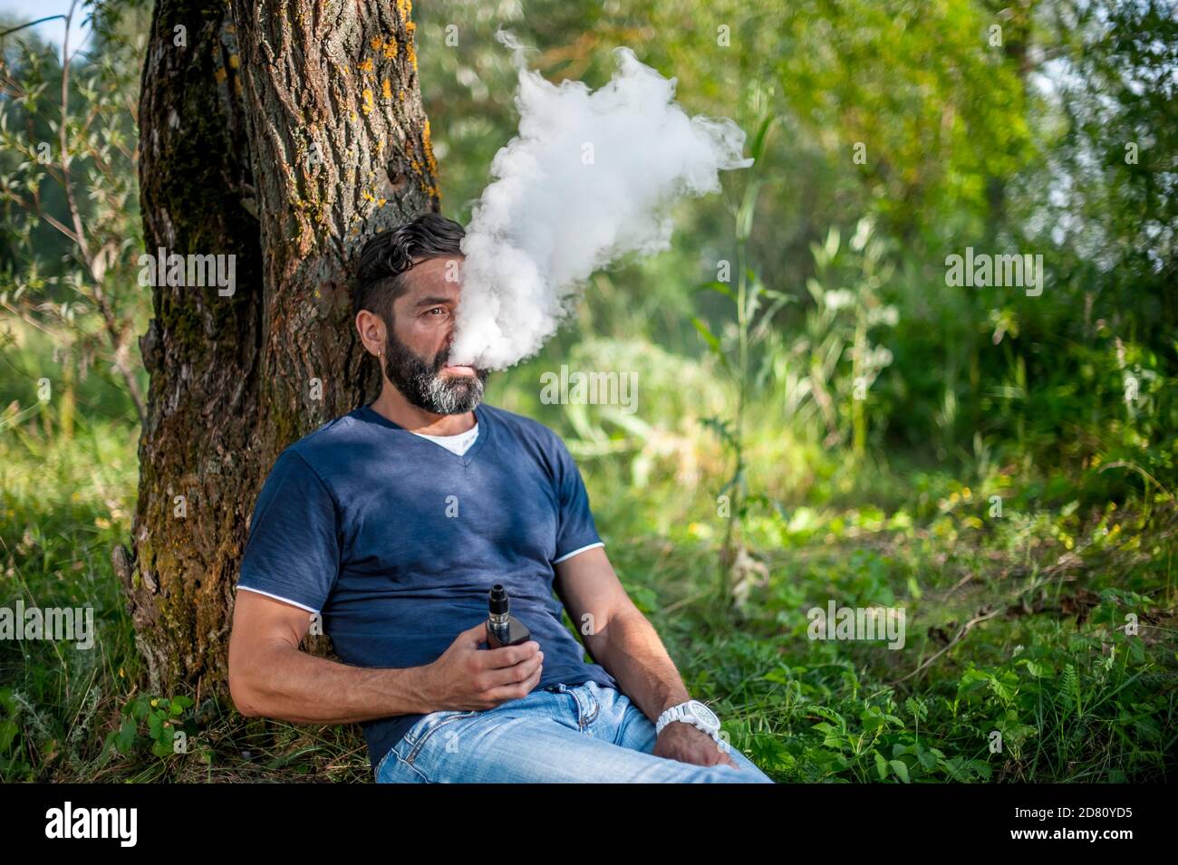 Couple vaping hi-res stock photography and images - Alamy