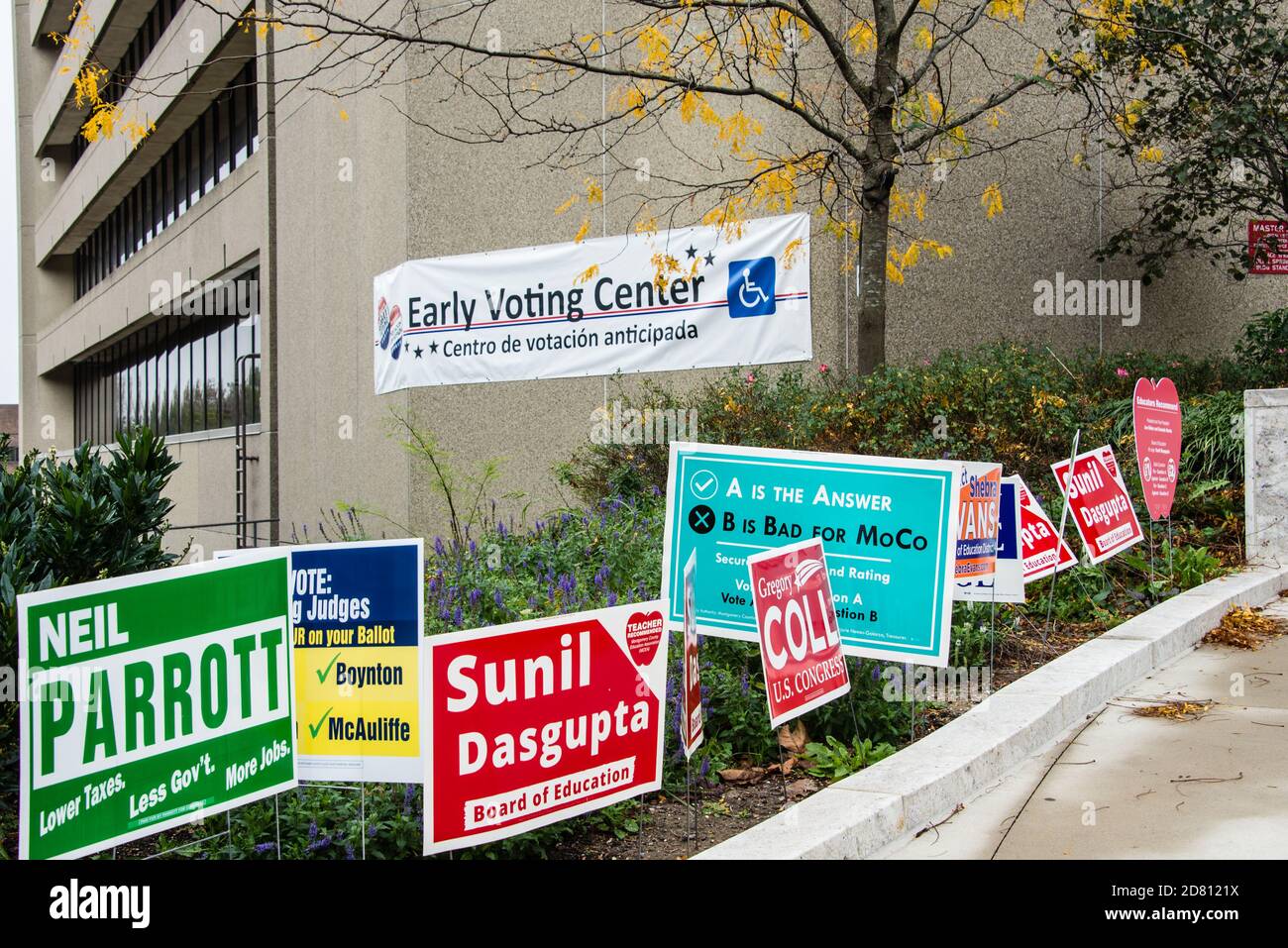 Early voting posters and lines in Maryland, USA Stock Photo - Alamy
