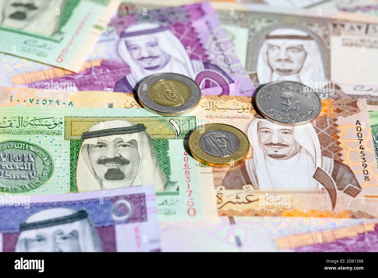 Collection of Saudi Arabia Riyal banknotes Stock Photo - Alamy