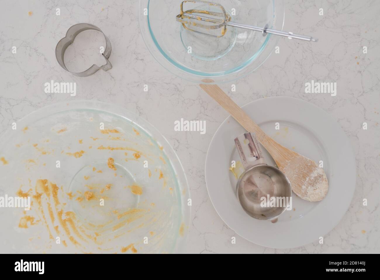 baking dirty dishes on white kitchen counter Stock Photo - Alamy