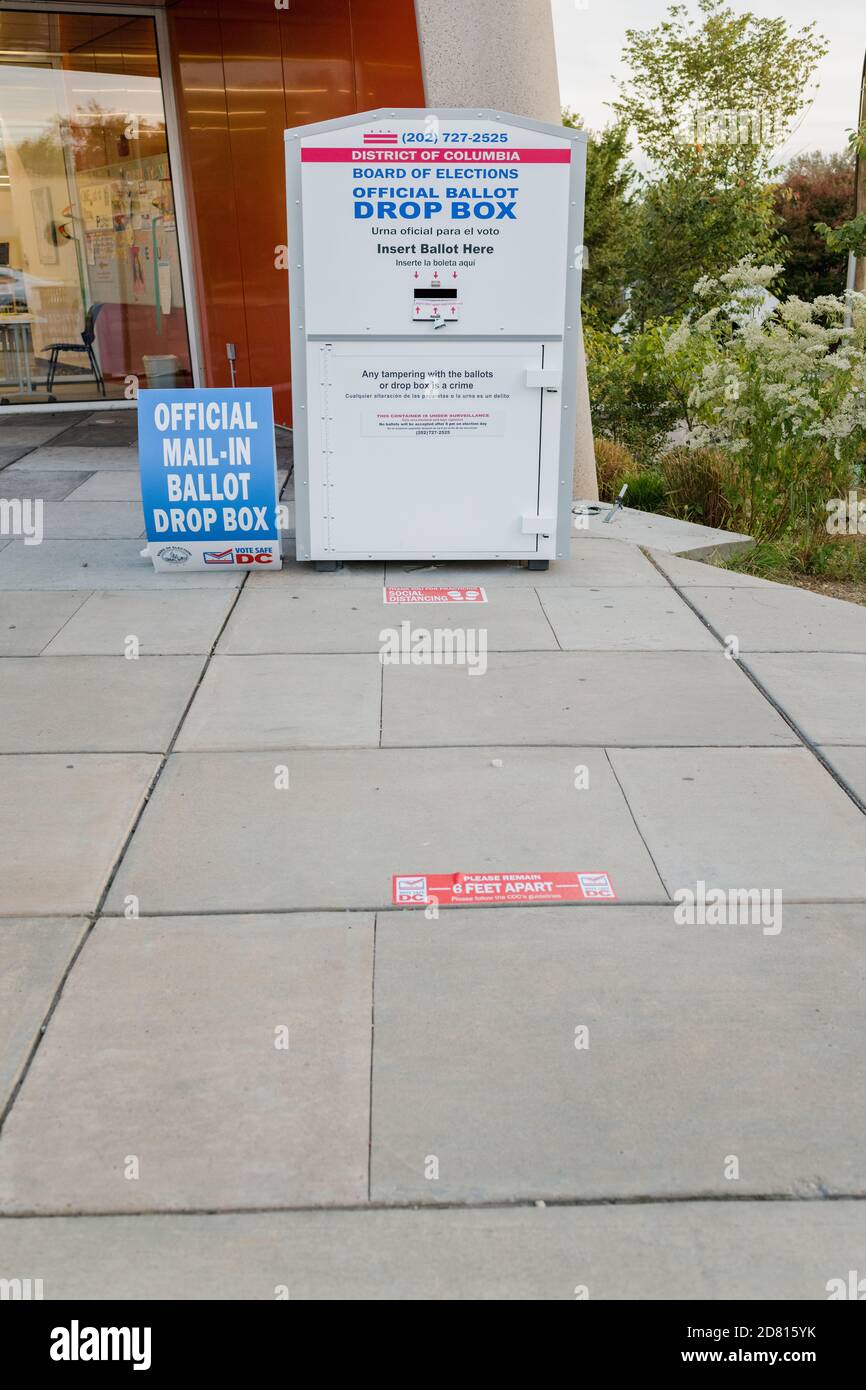 Voting ballot drop box hi-res stock photography and images - Alamy