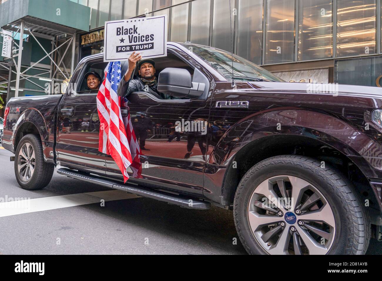 Trump flag truck hi-res stock photography and images - Alamy