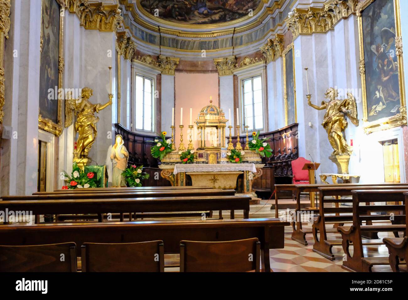 Assisi - August 2019: interior of San Rufino cathedral Stock Photo - Alamy
