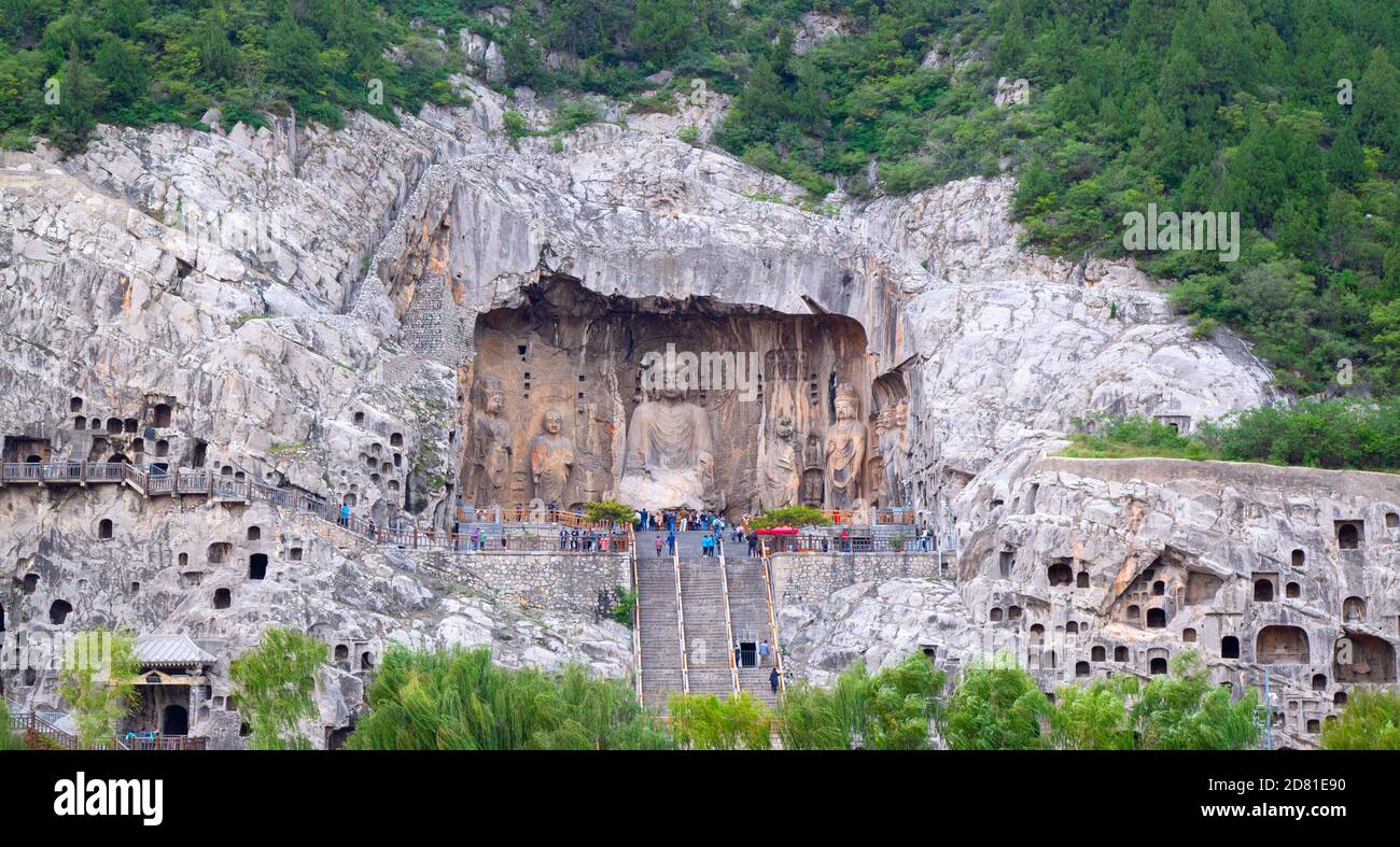 Famous Longmen Grottoes (statues of Buddha and Bodhisattvas carved in ...