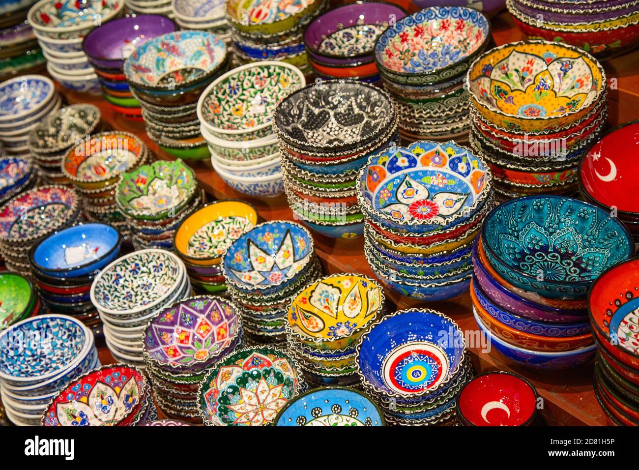 Traditional Turkish ceramics on the Grand Bazaar Stock Photo - Alamy