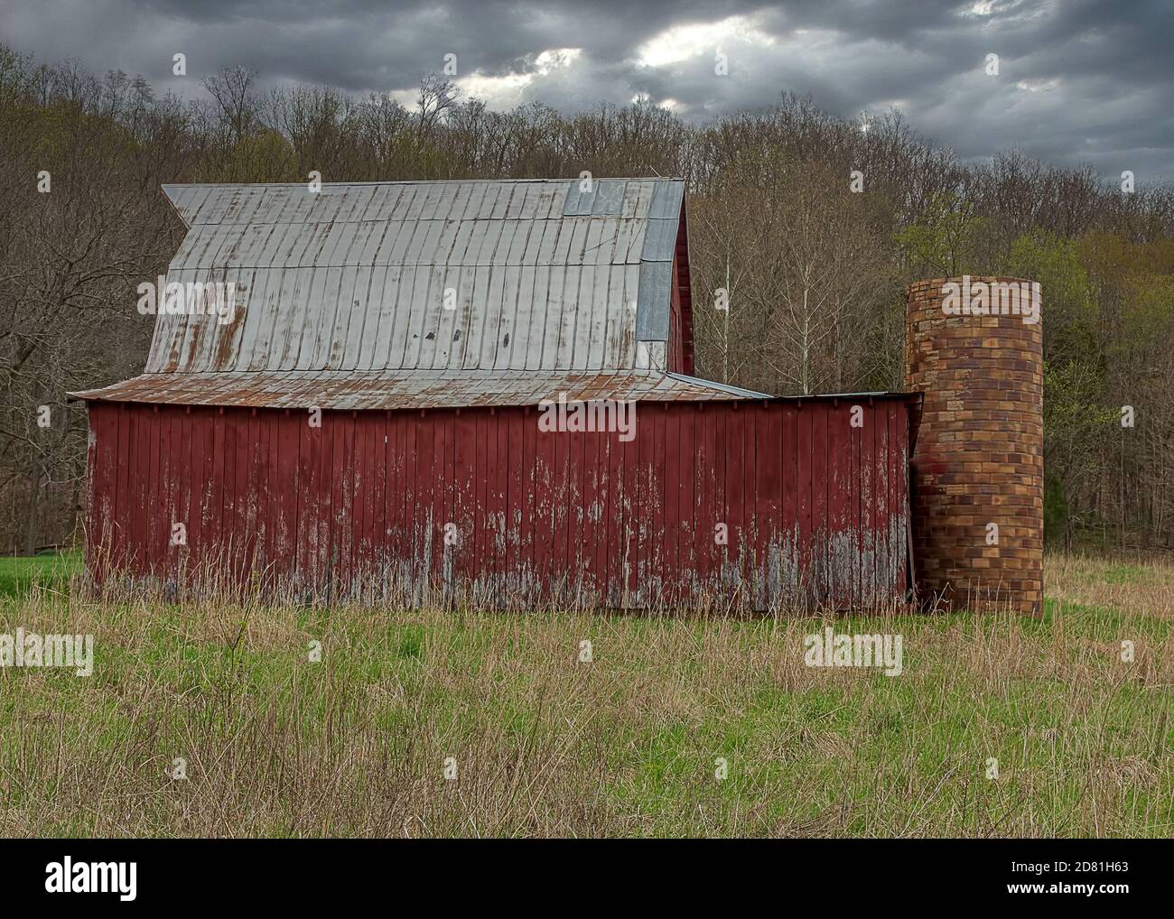 A decaying barn and silo in rural Indiana Stock Photo - Alamy