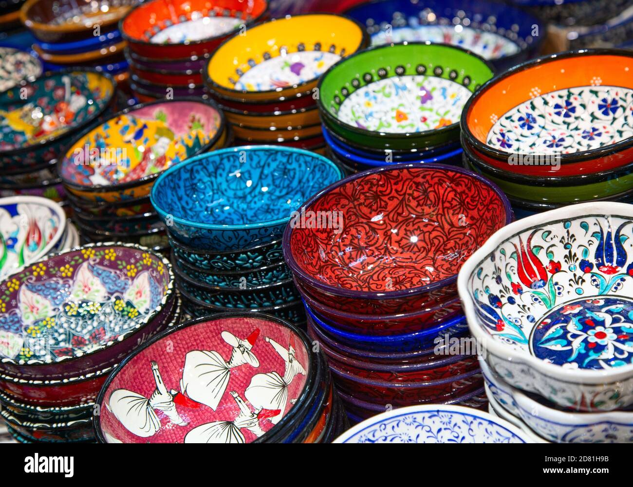 Traditional Turkish ceramics on the Grand Bazaar Stock Photo - Alamy