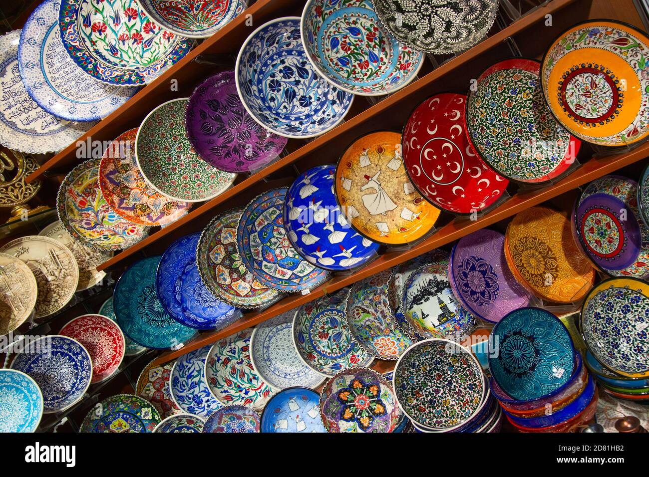 Traditional Turkish ceramics on the Grand Bazaar Stock Photo - Alamy