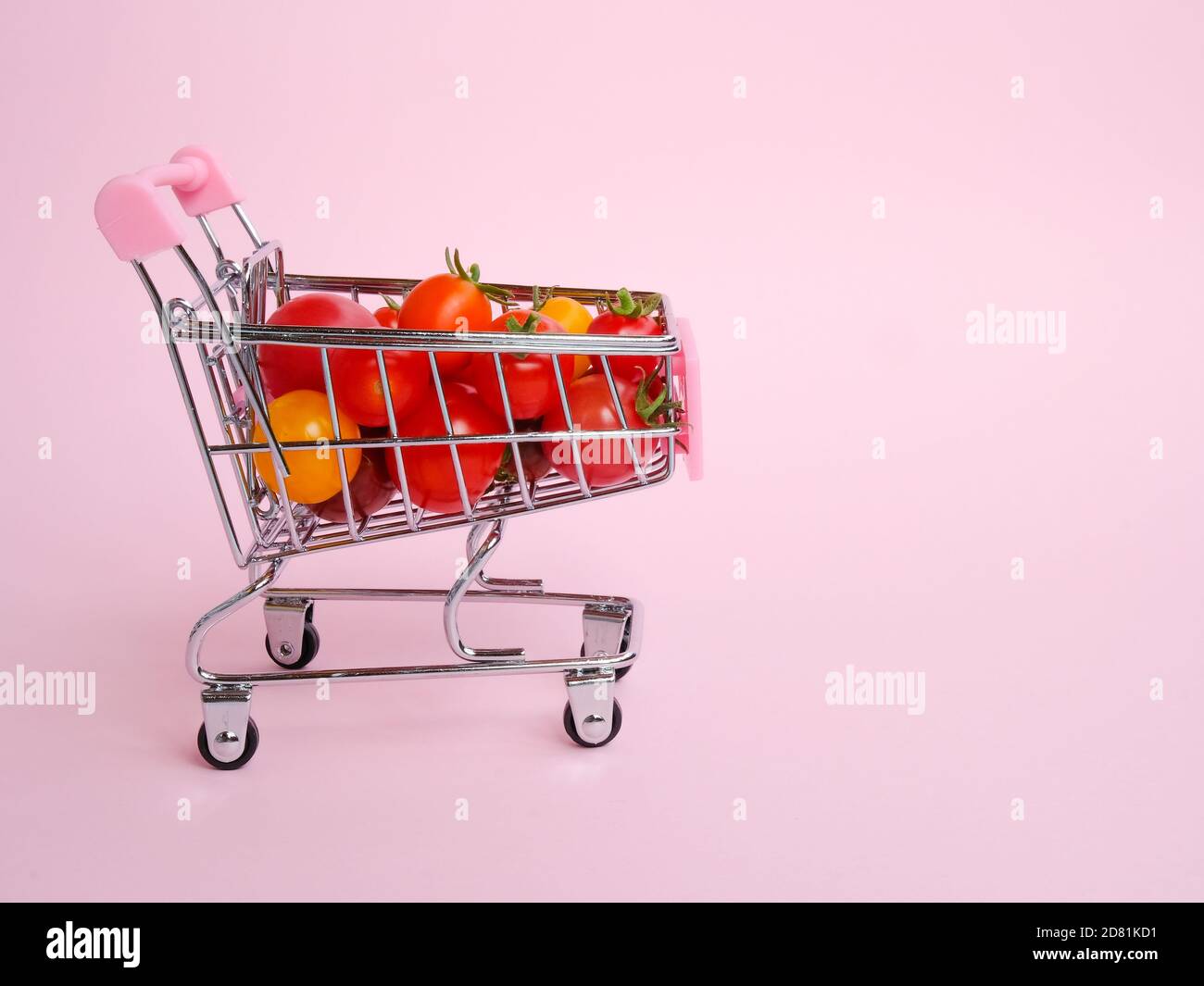 Grocery trolley hi-res stock photography and images - Alamy