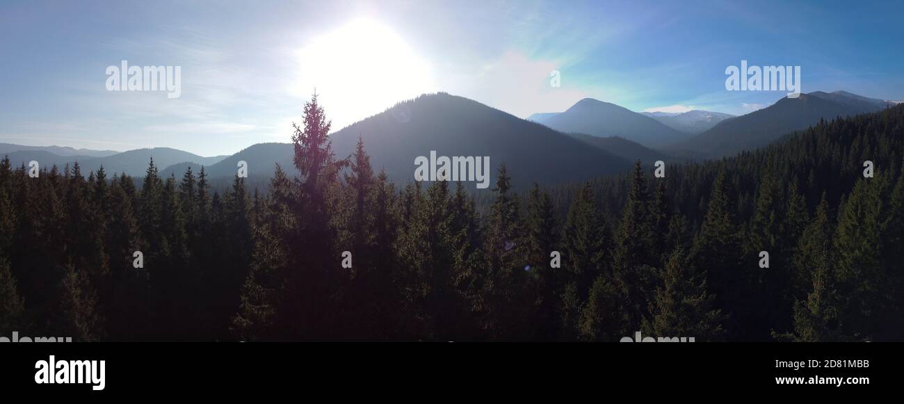Sun rising behind mountains hi-res stock photography and images - Alamy
