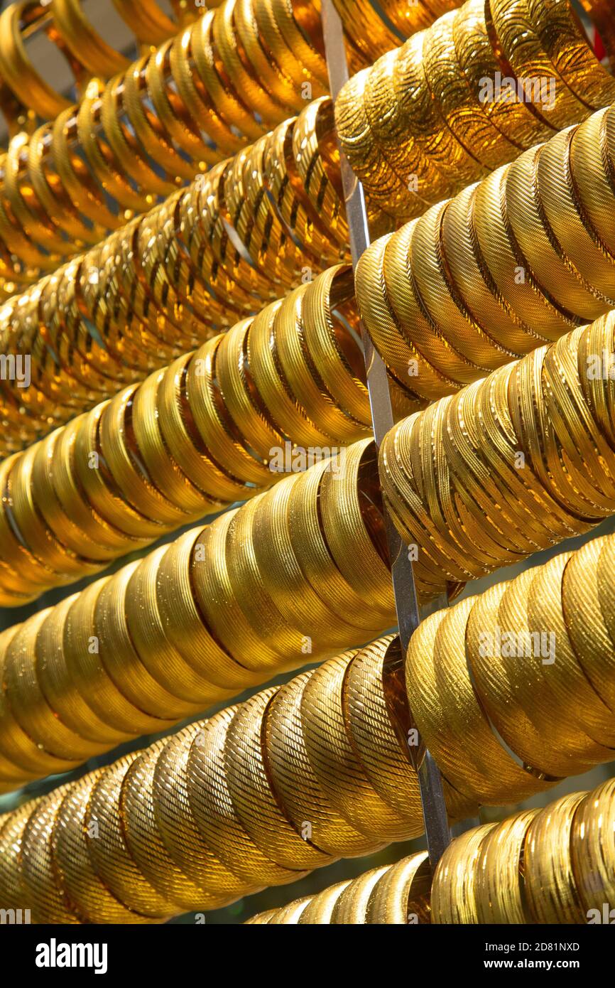 Gold on the famous "Golden souk" in Dubai Stock Photo - Alamy