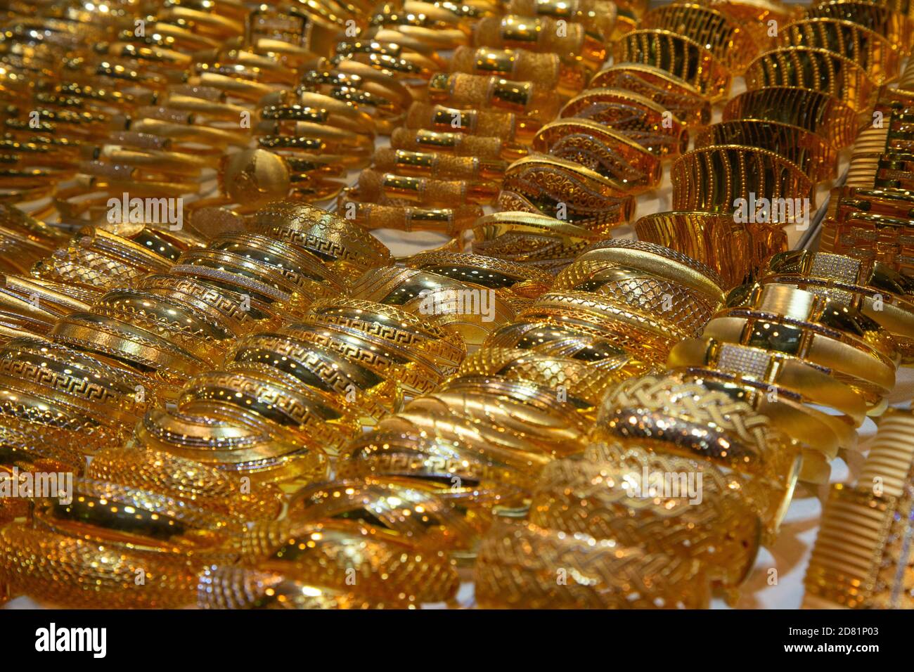 Gold on the famous "Golden souk" in Dubai Stock Photo - Alamy