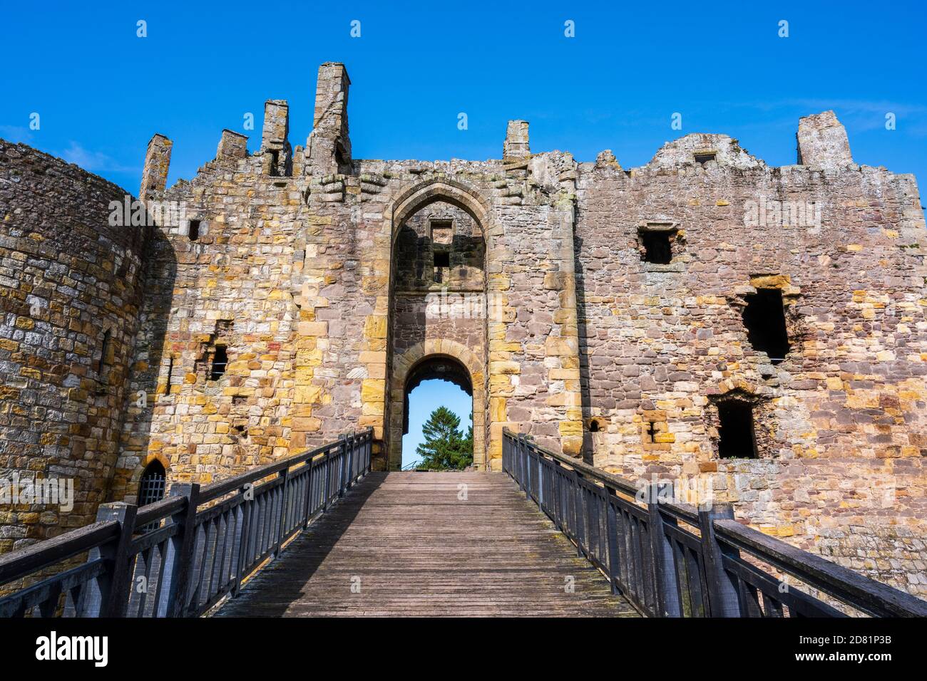Gatehouse and entrance to Dirleton Castle in Dirleton Village, East ...