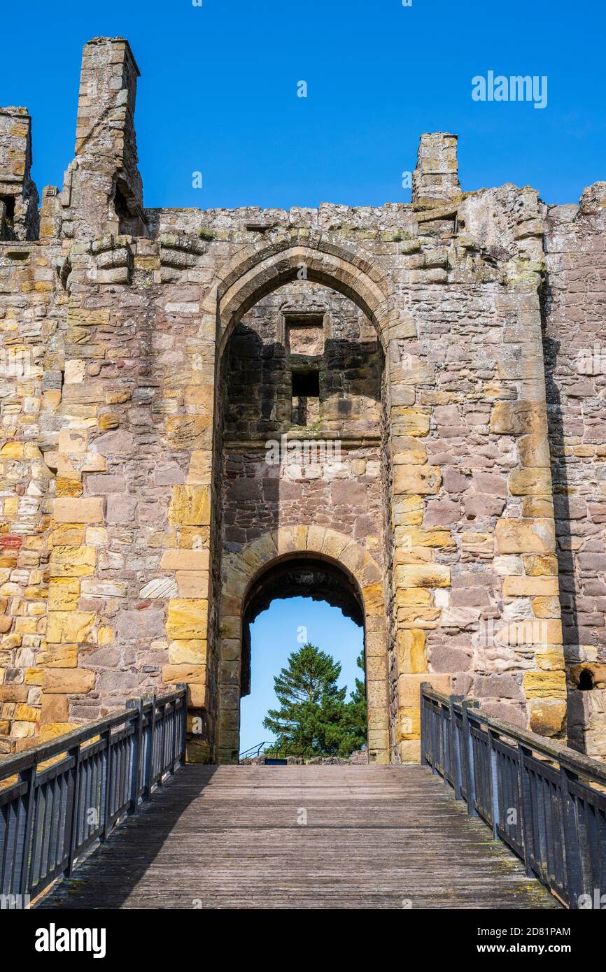 Medieval castle keep gatehouse hi-res stock photography and images - Alamy