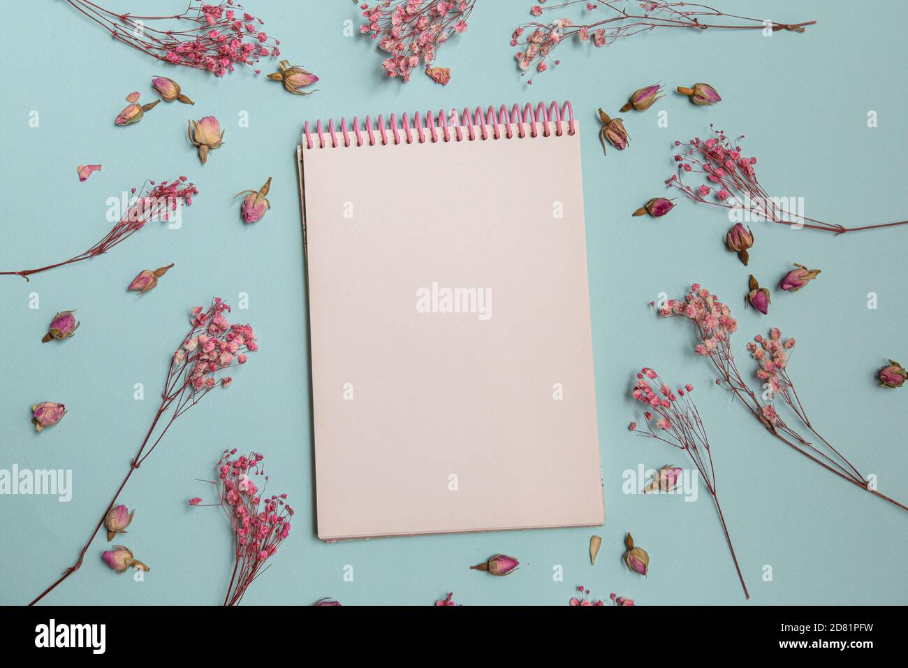 White notepad hi-res stock photography and images - Alamy