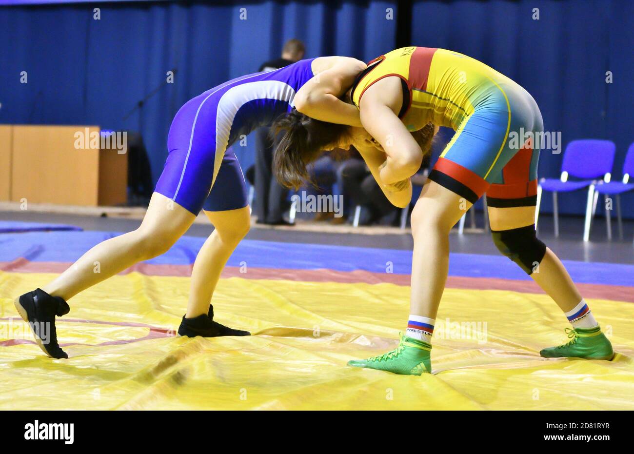 Two girls arm wrestling hi-res stock photography and images - Alamy