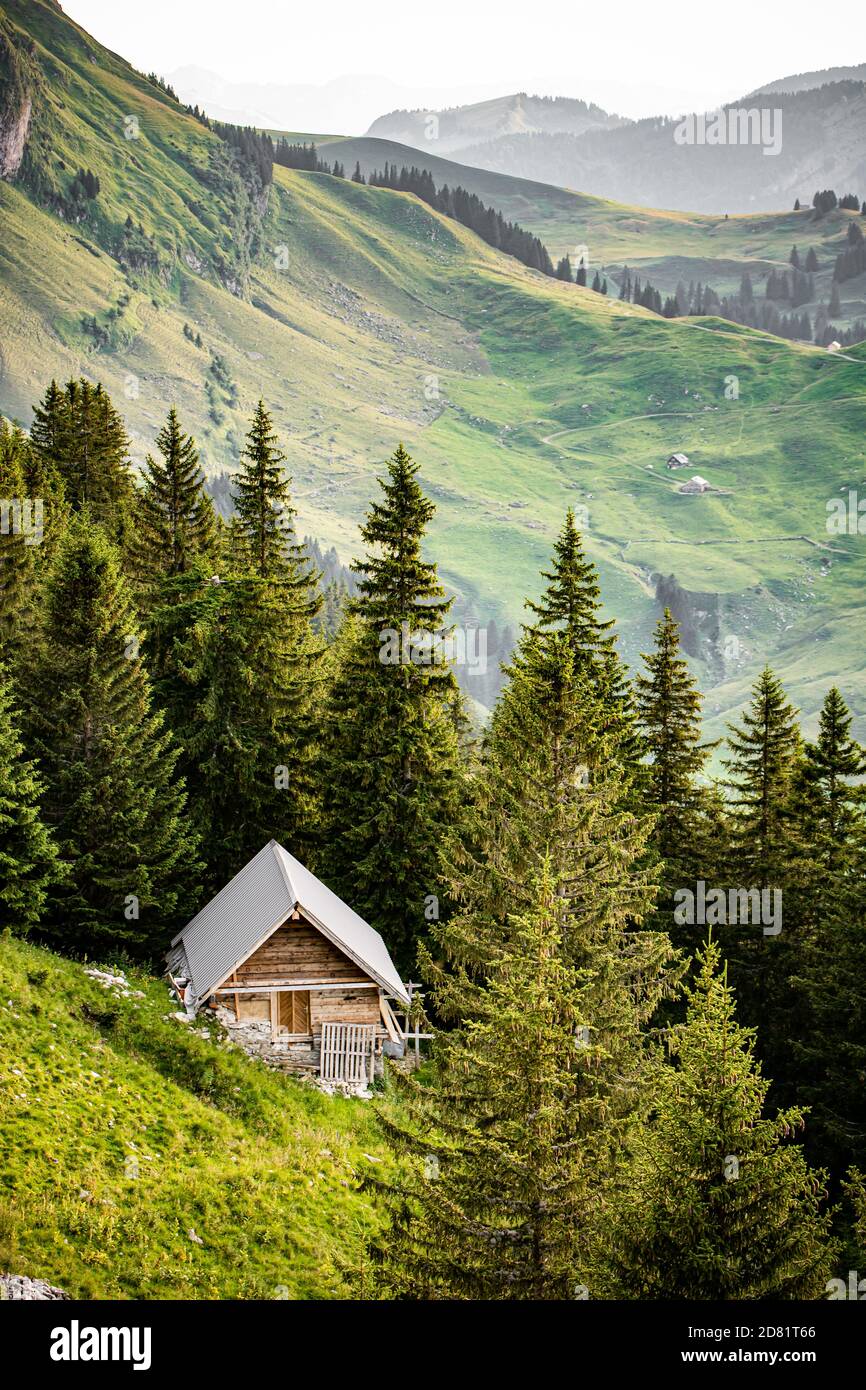 Old swiss chalet hi-res stock photography and images - Alamy