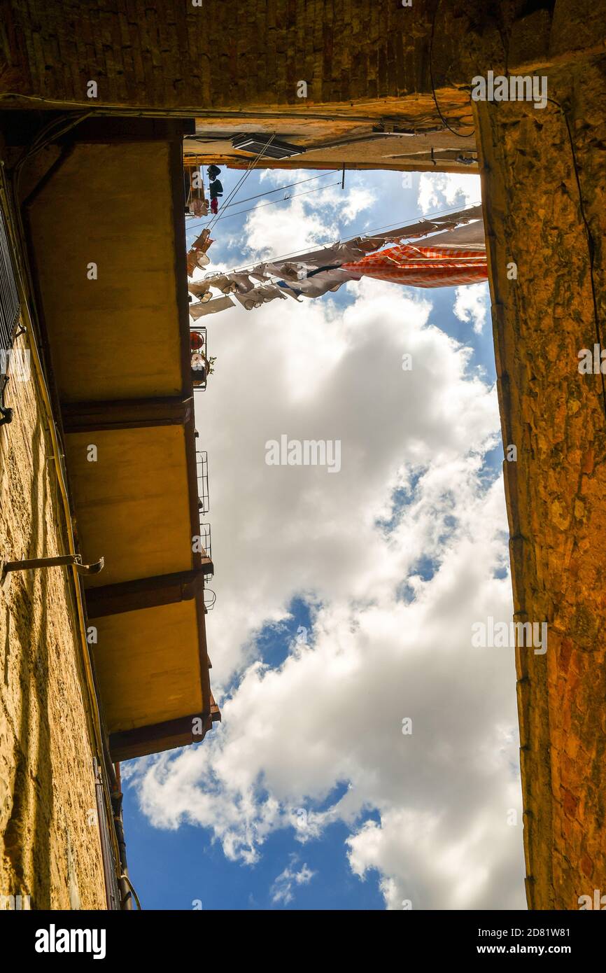 Washing lines italian street tuscan italy hi-res stock photography and ...