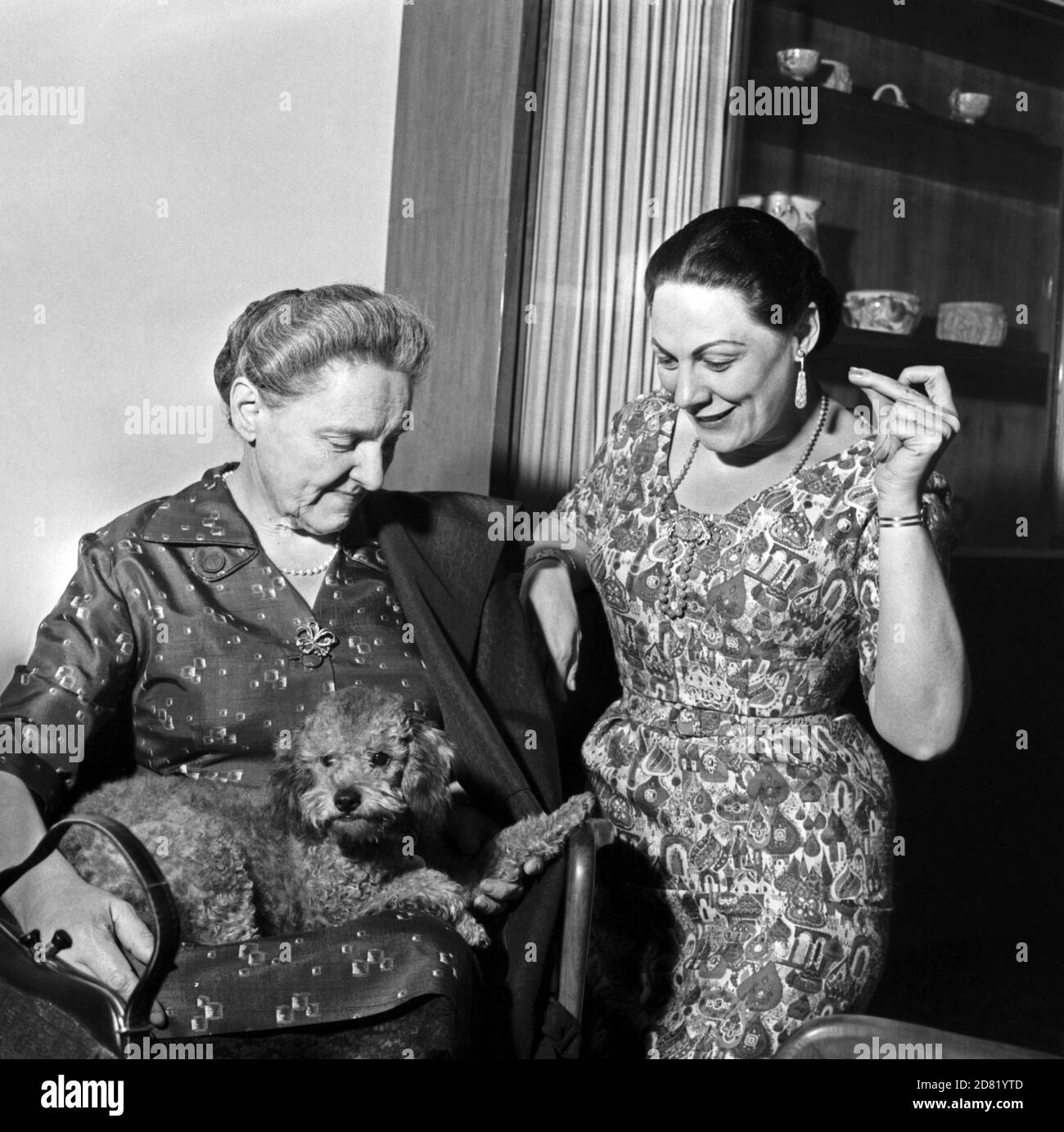 Soprano lírico hi-res stock photography and images - Alamy