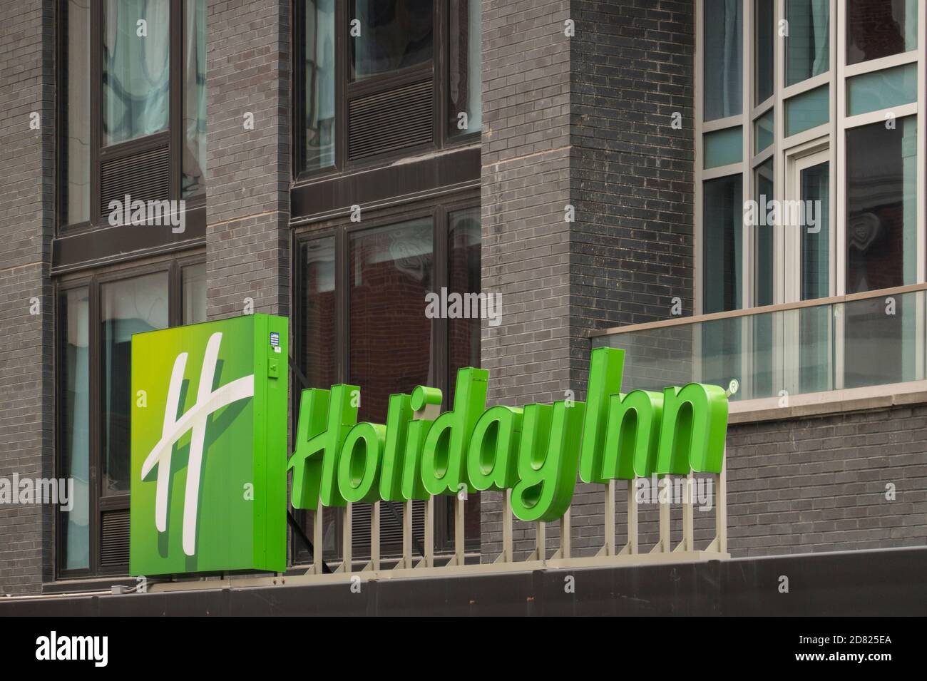 Holiday Inn hotel downtown Brooklyn NYC Stock Photo - Alamy