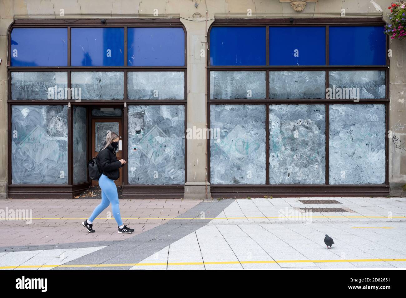Closed town centre store hi-res stock photography and images - Alamy