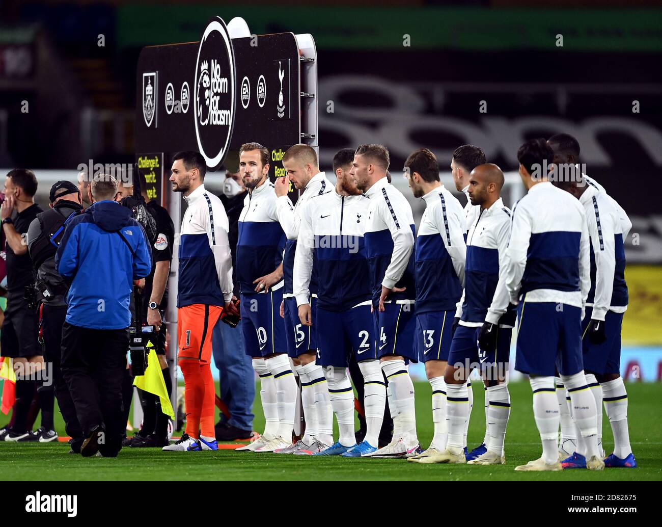 Tottenham hotspur line up before the match hi-res stock photography and ...