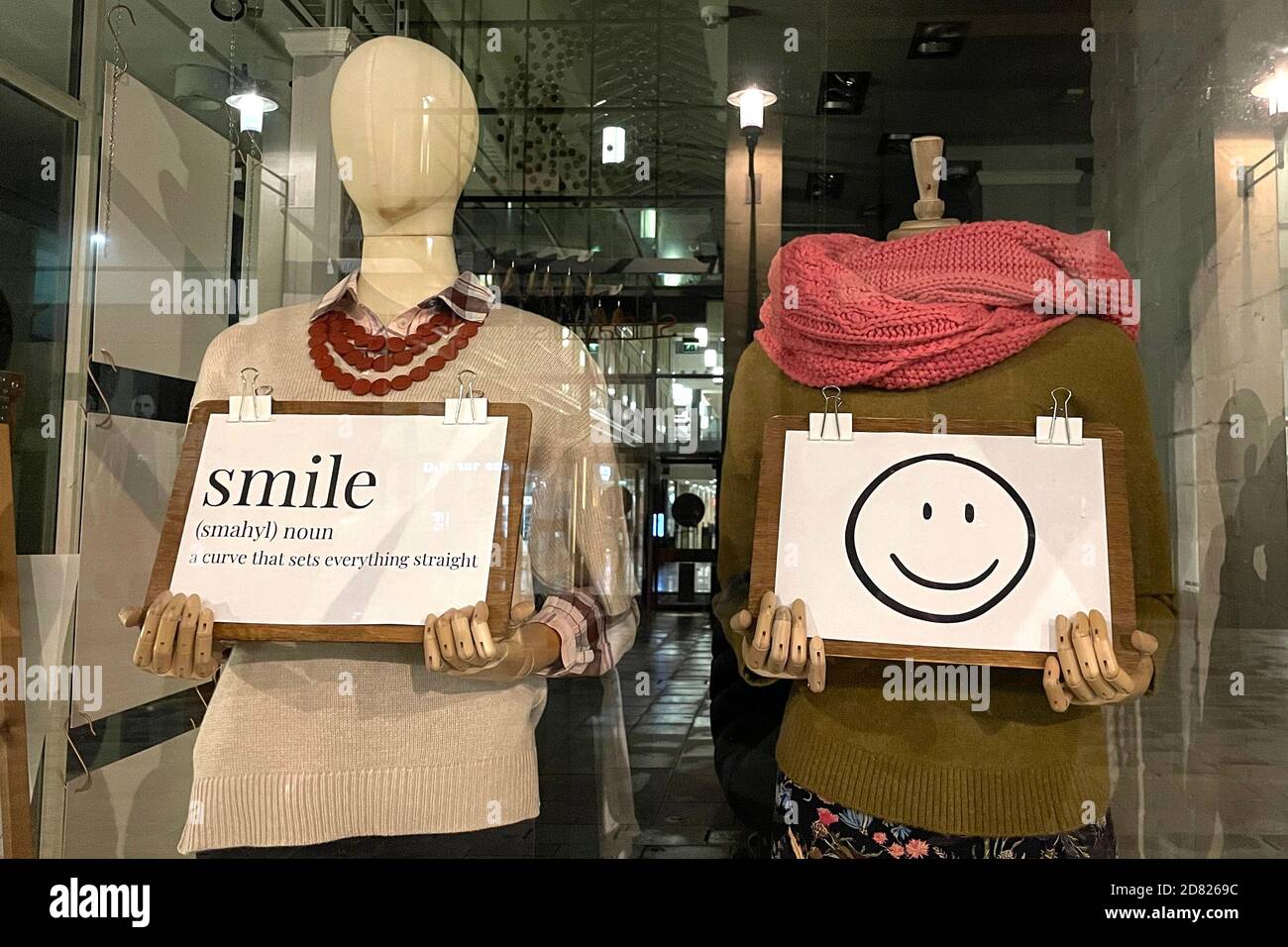 Smile sign hi-res stock photography and images - Alamy