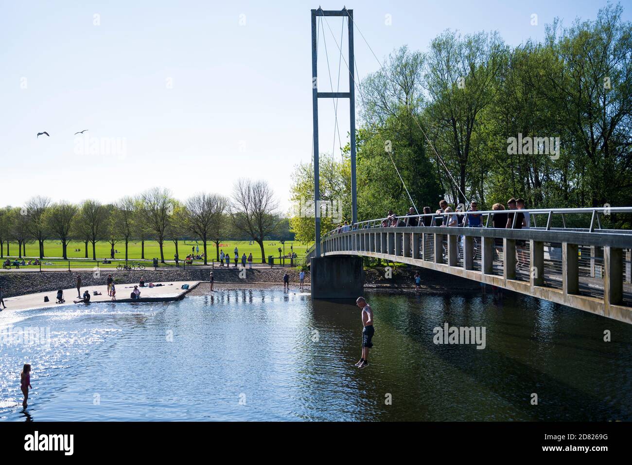 River taff bridge hi-res stock photography and images - Alamy