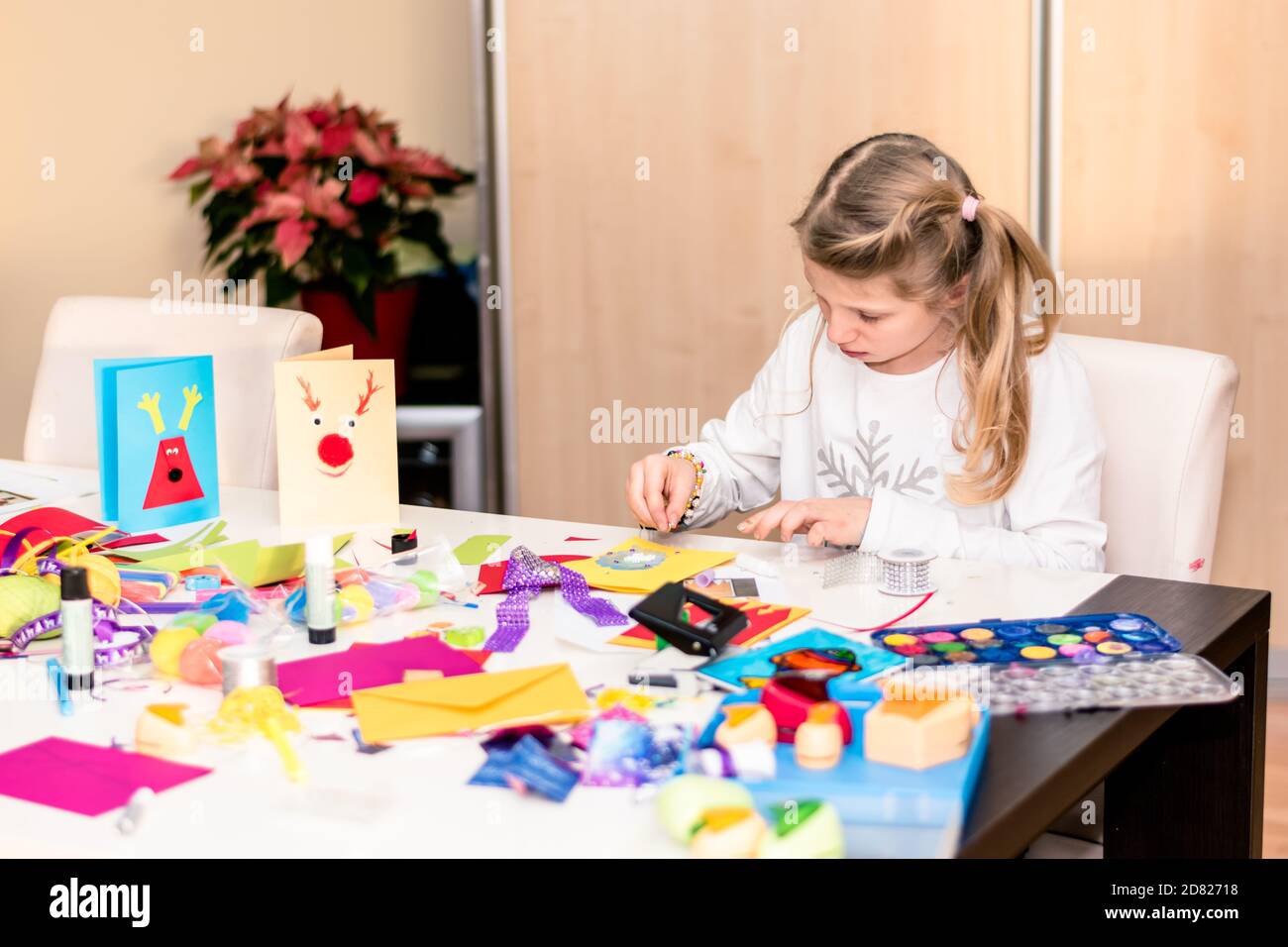 Children making card home hi-res stock photography and images - Alamy