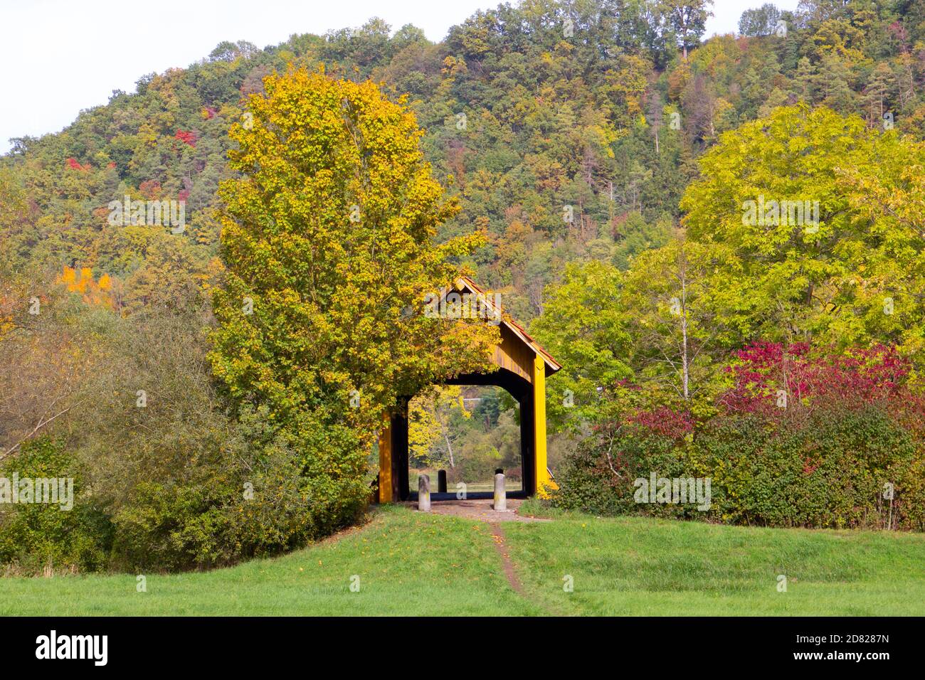 Path leading to a old traditional wooden roof covered bridge Stock ...