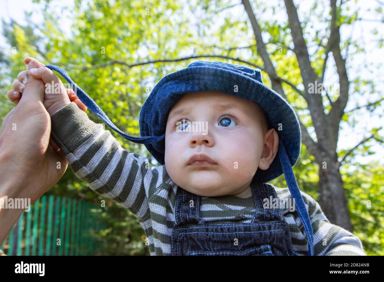Scared boy with parent hi-res stock photography and images - Alamy