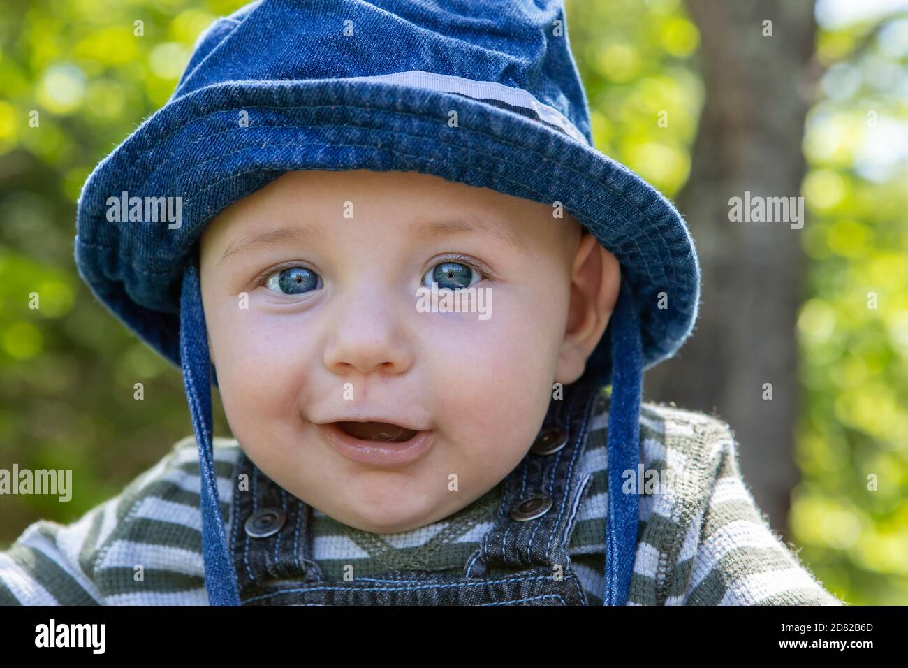 Sitting between legs hi-res stock photography and images - Alamy